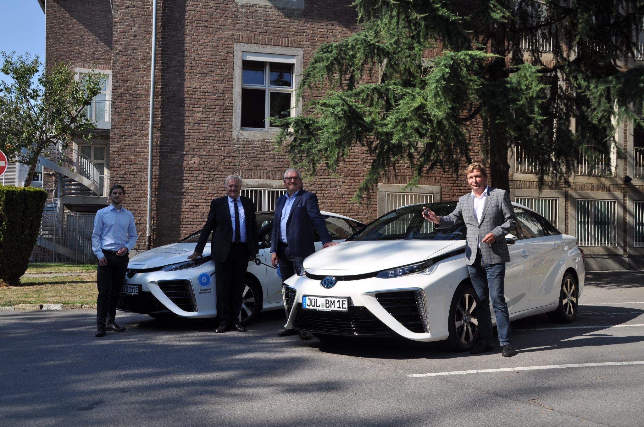Jülicher Bürgermeister mobil mit Wasserstoff: Brennstoffzellenfahrzeug ...