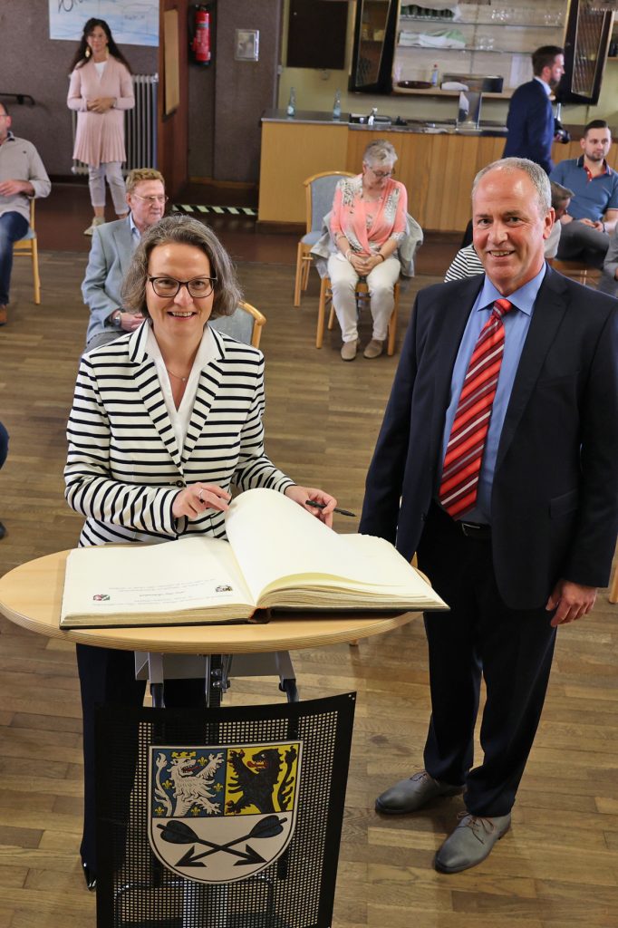 Heimat-Ministerin Scharrenbach: „Gemeinde Kall ist uns lieb und teuer ...