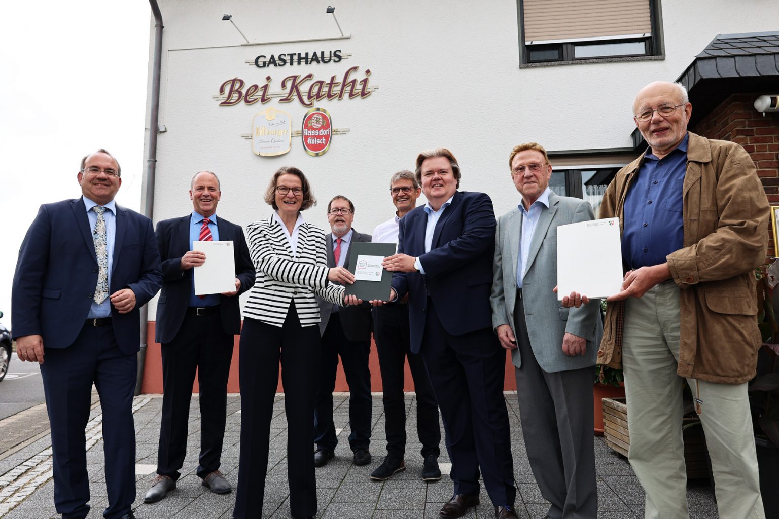 Heimat-Ministerin Scharrenbach: „Gemeinde Kall ist uns lieb und teuer ...