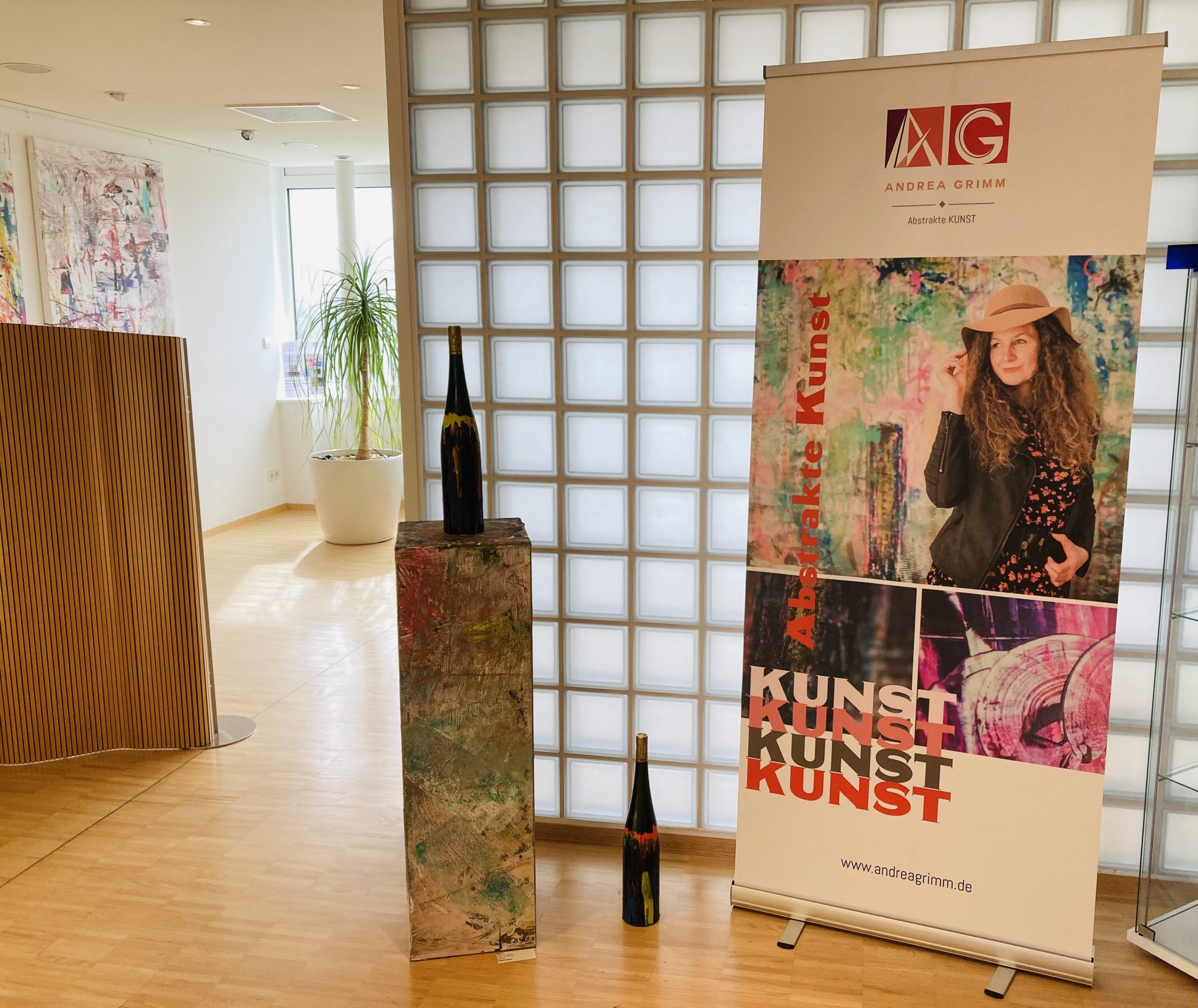 Vernissage der Mayener Künstlerin Andrea Grimm in der Erich Lexer ...