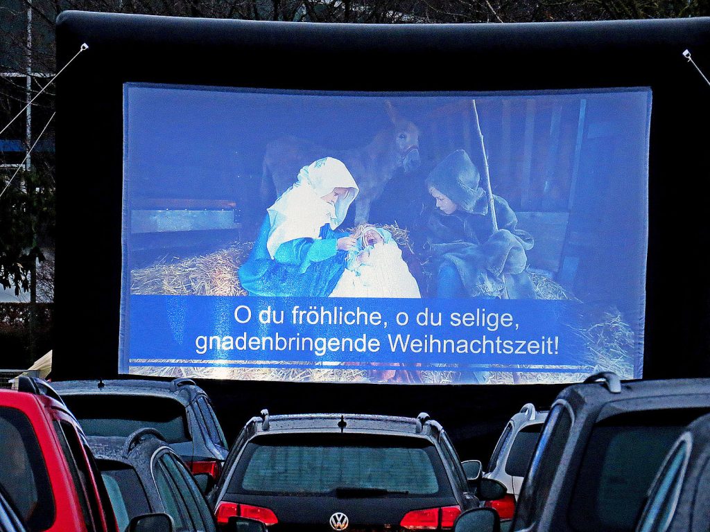 Corona Weihnachten In Grünau Gottesdienst Im Autokino
