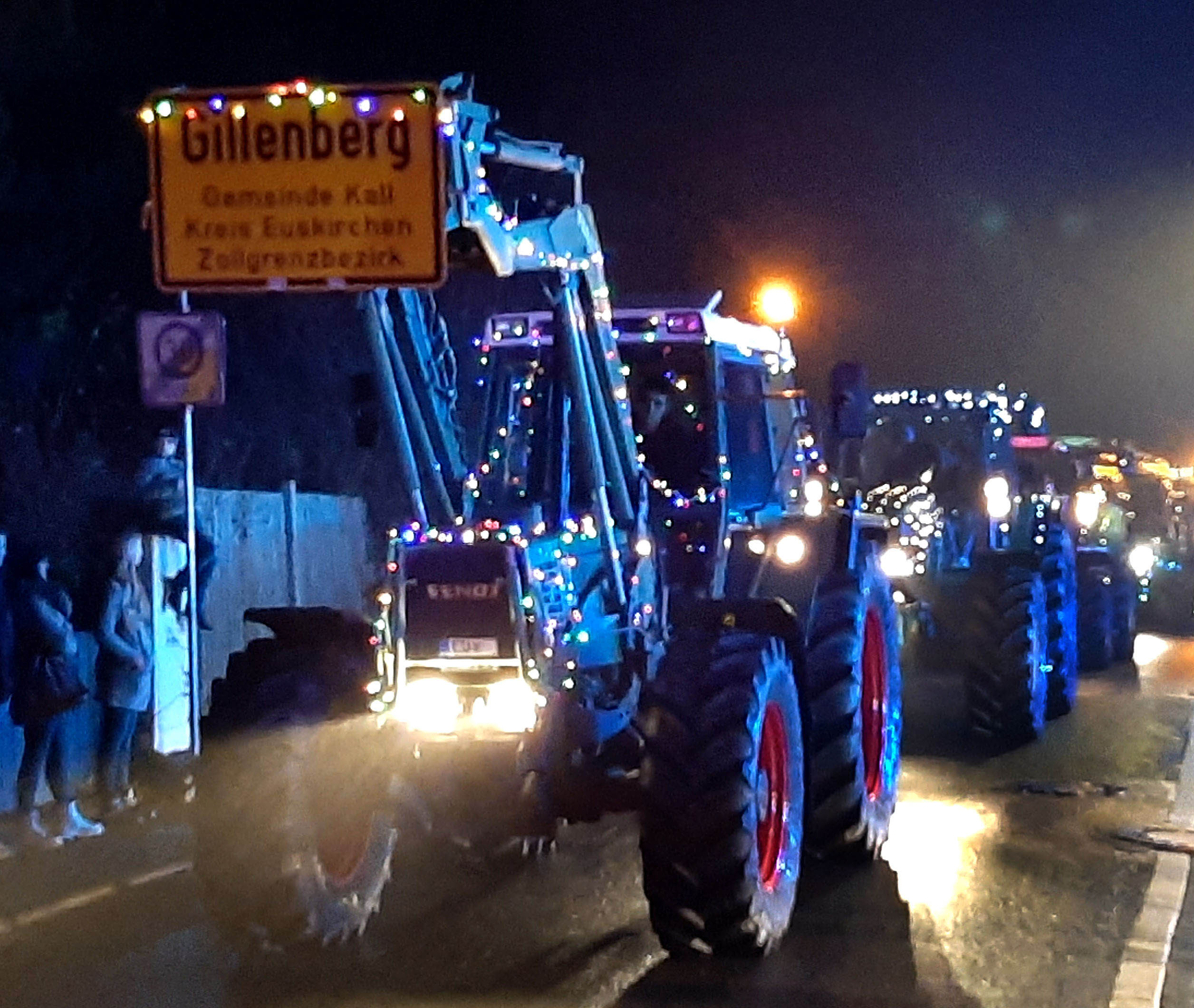 Lichterzug durch geschändete Orte der Gemeinde Kall - eifelschau.de
