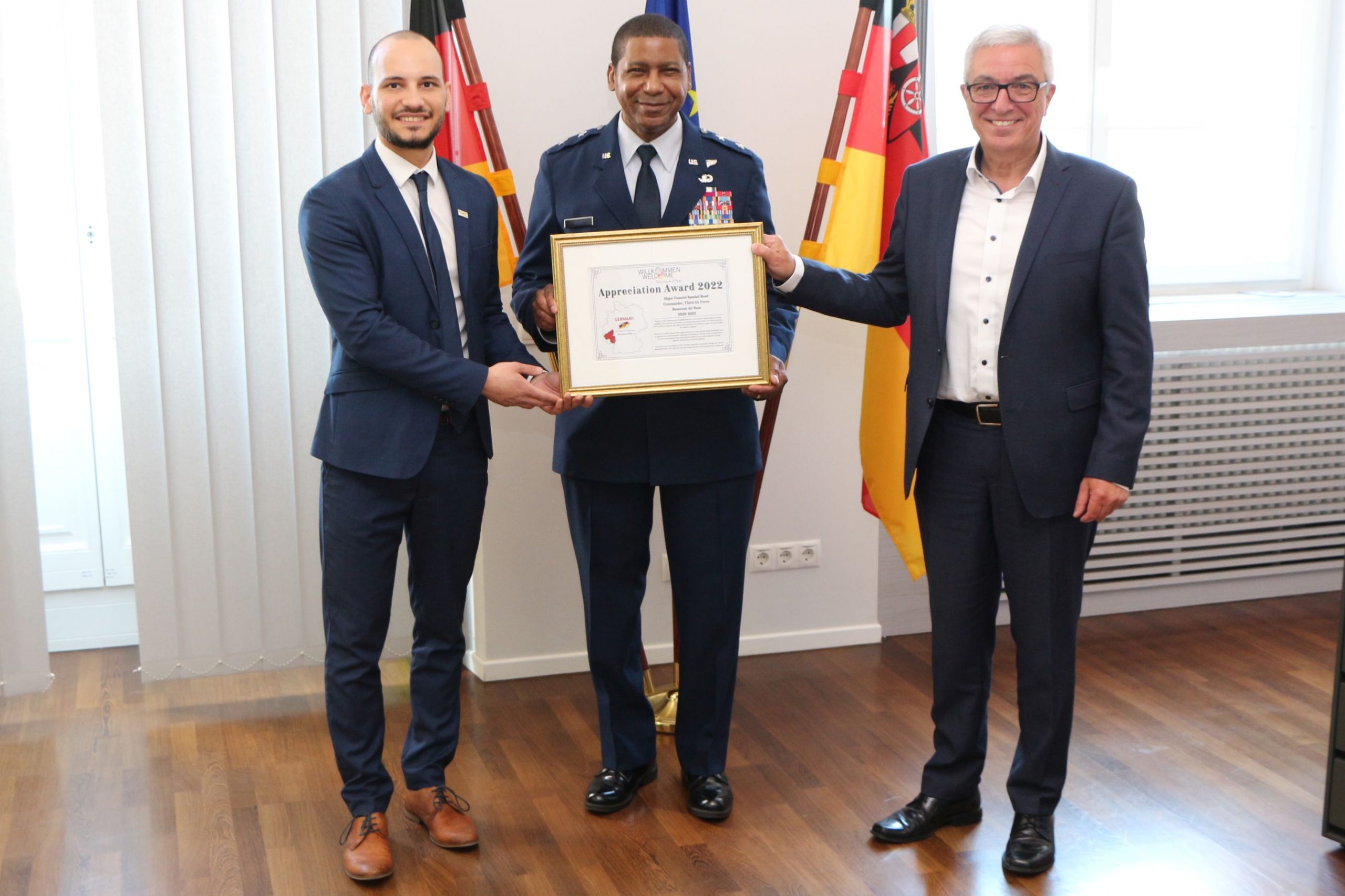 Lewentz zeichnet US-General Randall Reed mit WiR!-Award aus - eifelschau.de