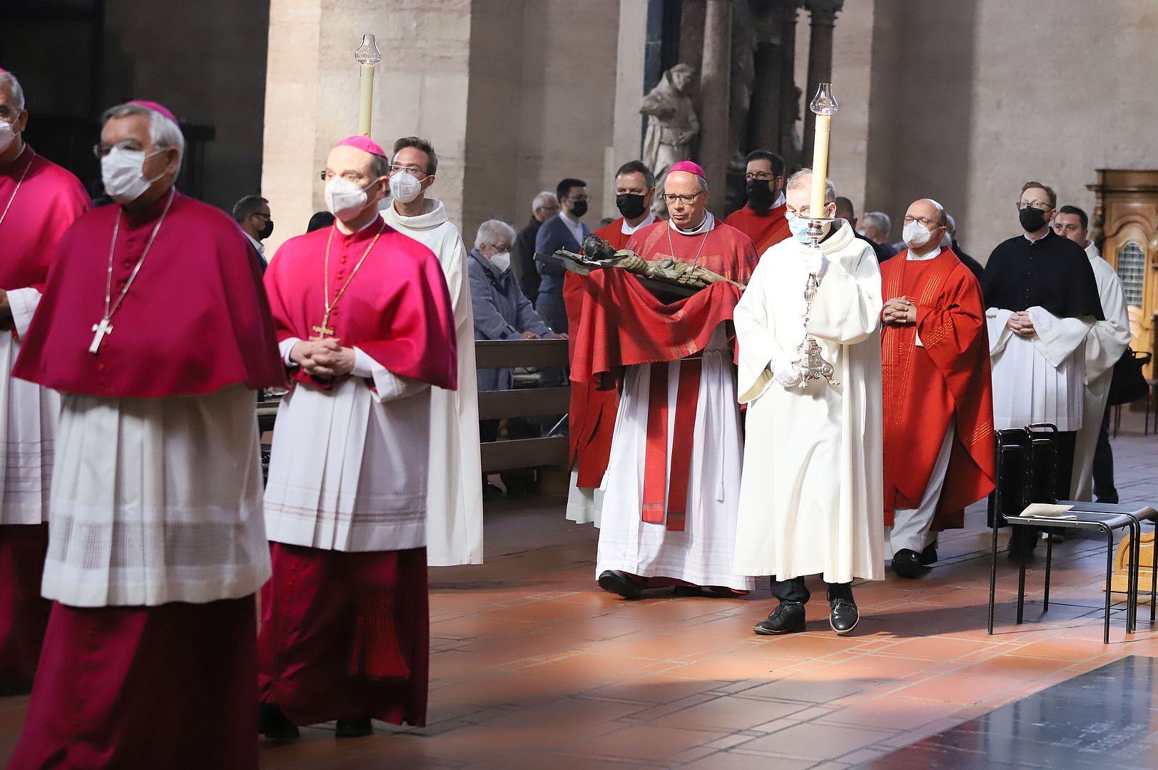 Bischof Ackermann predigte an Karfreitag im Trierer Dom - eifelschau.de