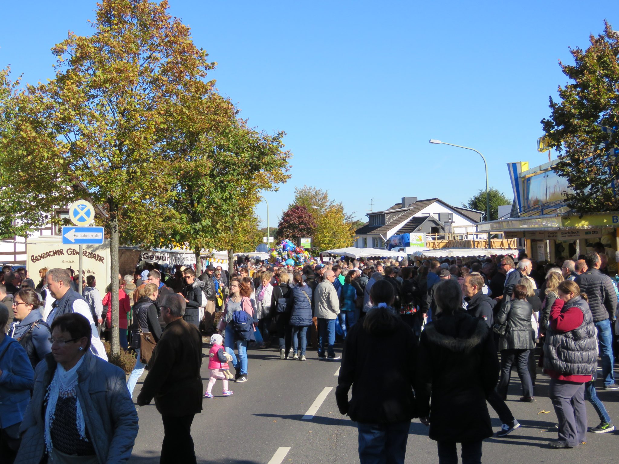 Traditioneller Simmerather Frühjahrsmarkt lockt mit über 200 fahrenden ...