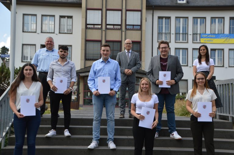 Beamtenanwärter beginnen ihre Ausbildung bei der Stadtverwaltung Mayen ...