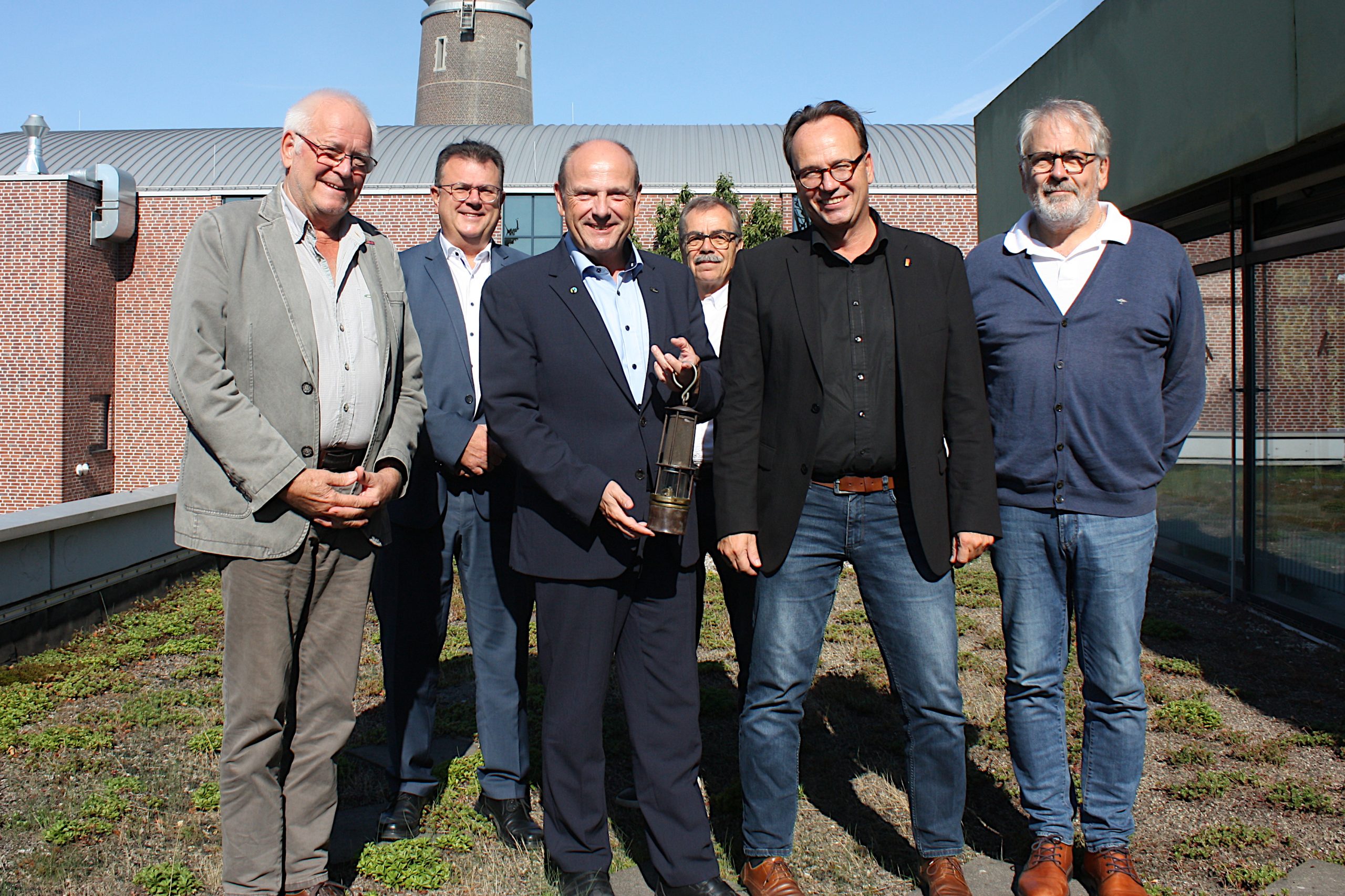 Symbolträchtiges Geschenk für Alsdorfer Bürgermeister Alfred Sonders ...