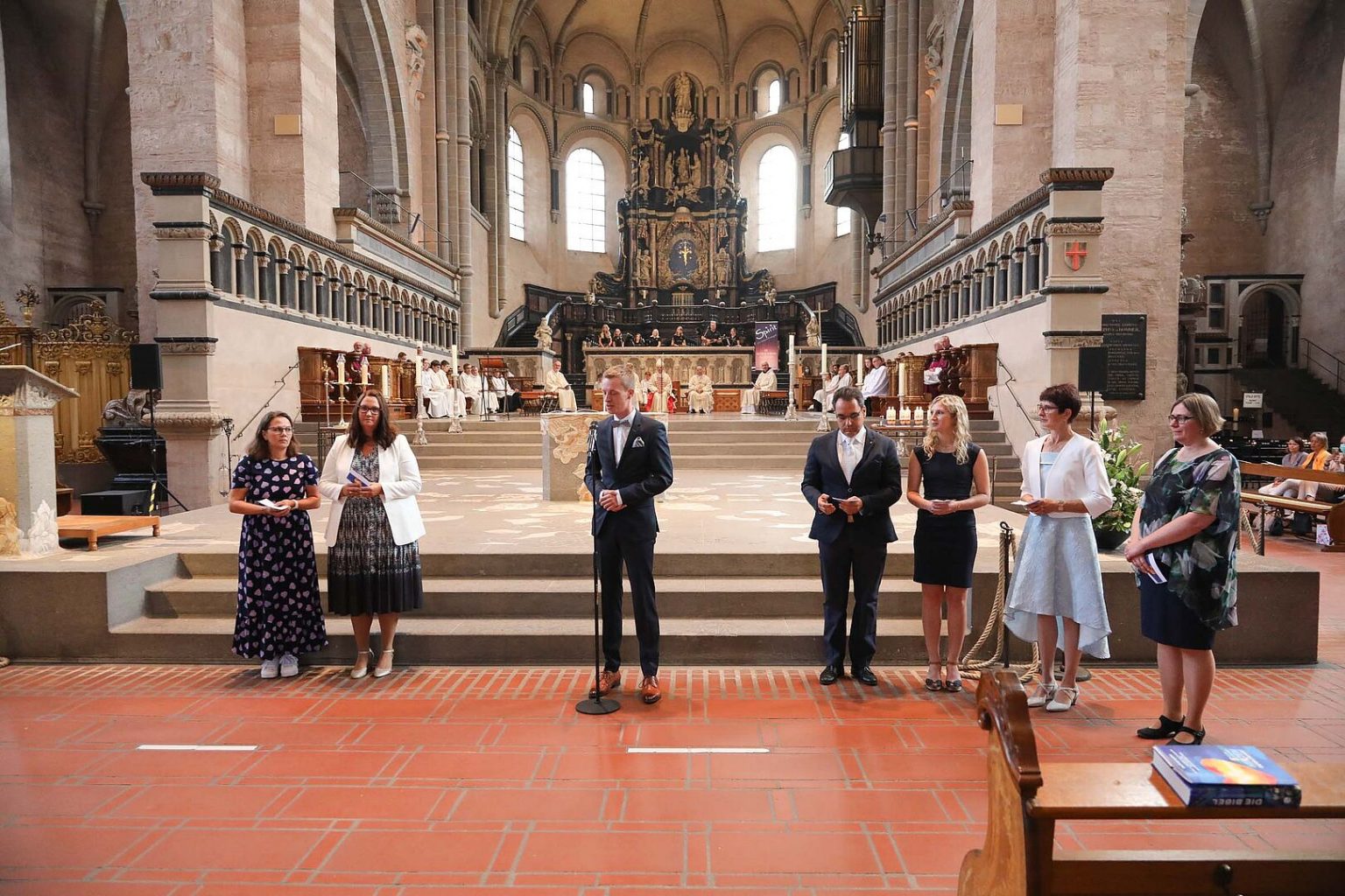 Weihbischof Brahm hat sieben neue pastorale Mitarbeitende für das ...