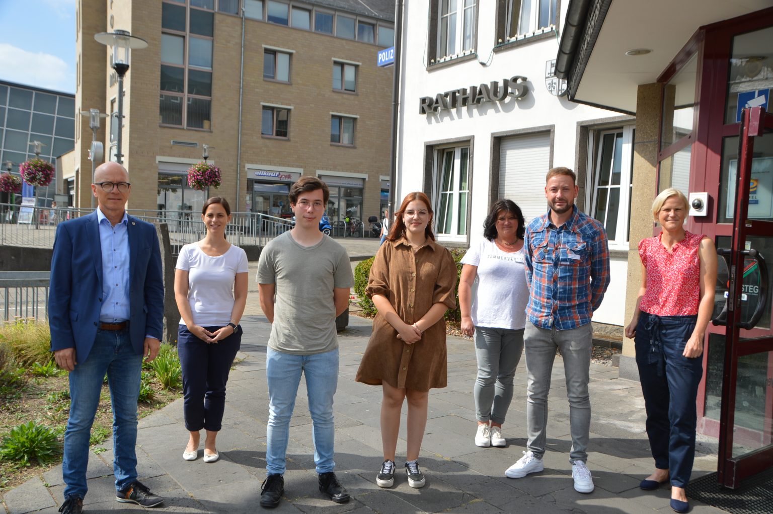 Vier neue Mitarbeiter im Rathhaus der Stadtverwaltung Mayen begrüßt ...