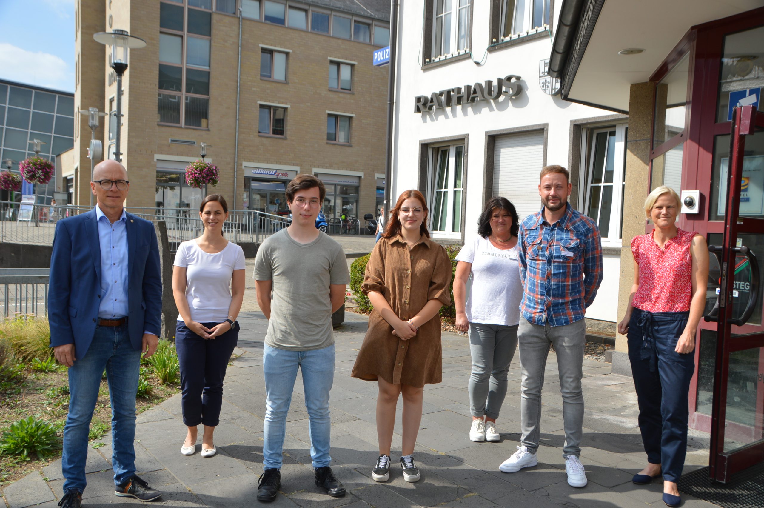 Vier neue Mitarbeiter im Rathhaus der Stadtverwaltung Mayen begrüßt ...