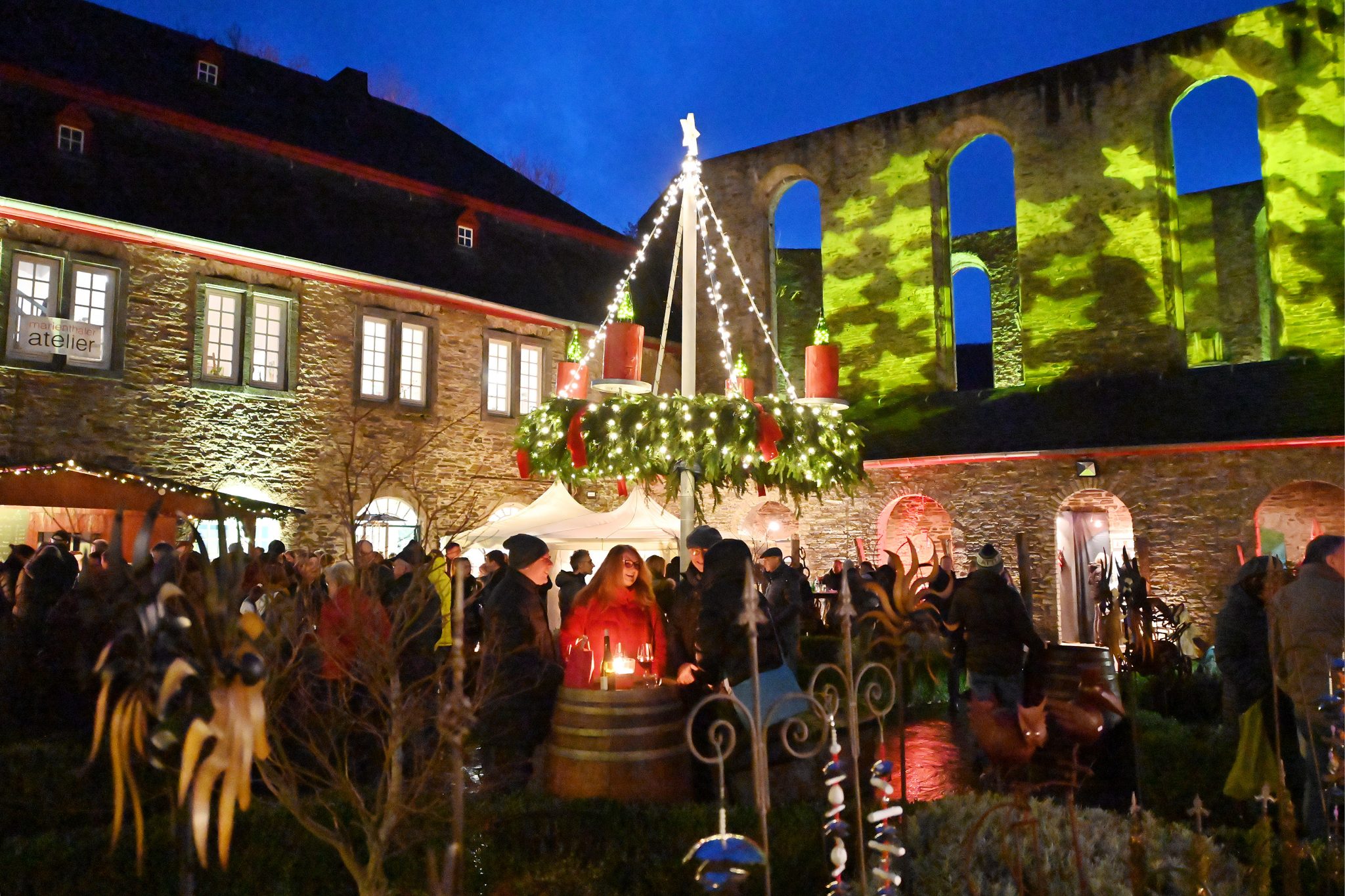 Im Ahrtal laden wieder viele Weihnachtsmärkte zum Besuch ein ...
