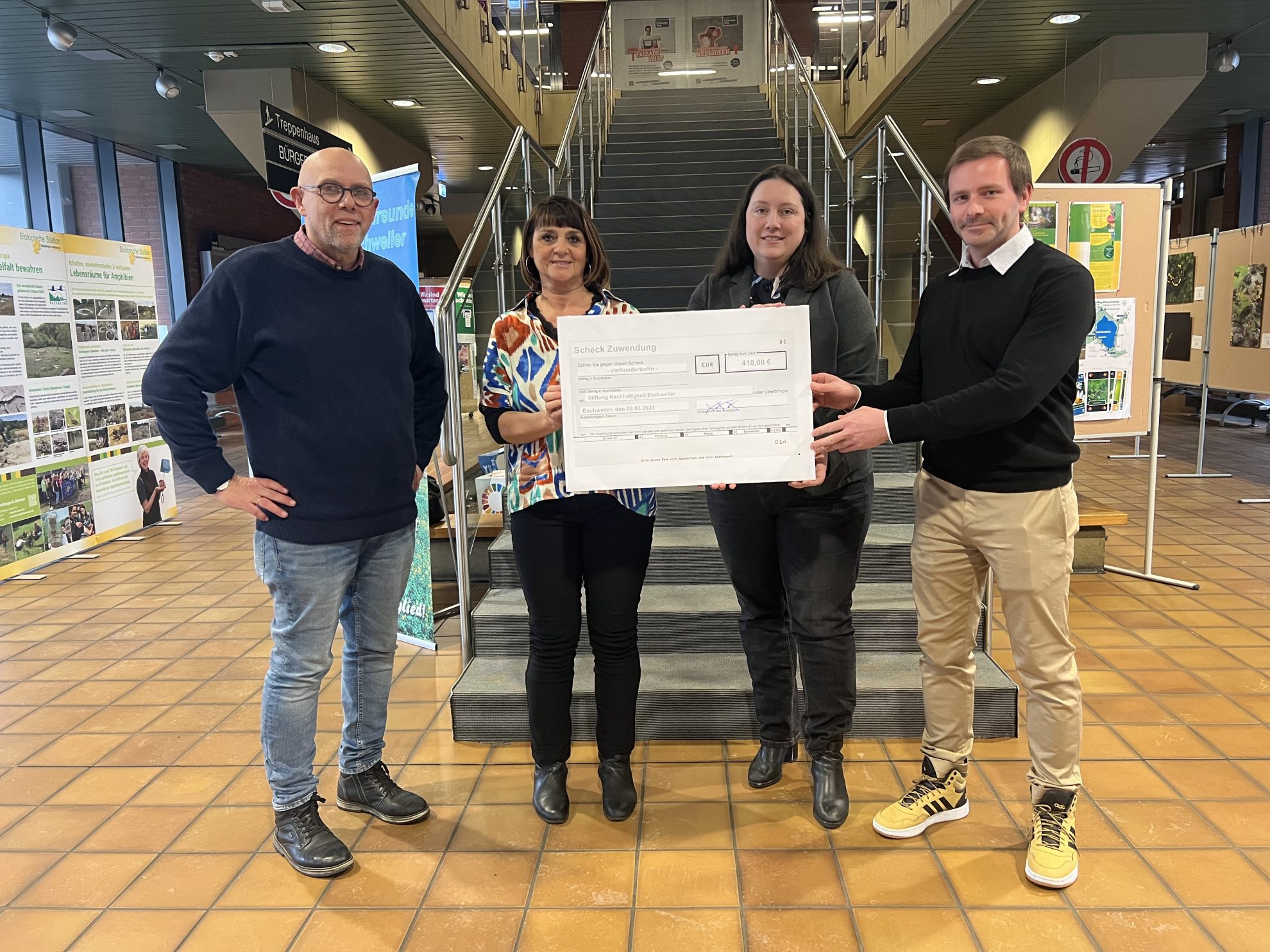 Eschweiler Stadthonig ermöglicht weitere Spende an Stiftung - eifelschau.de