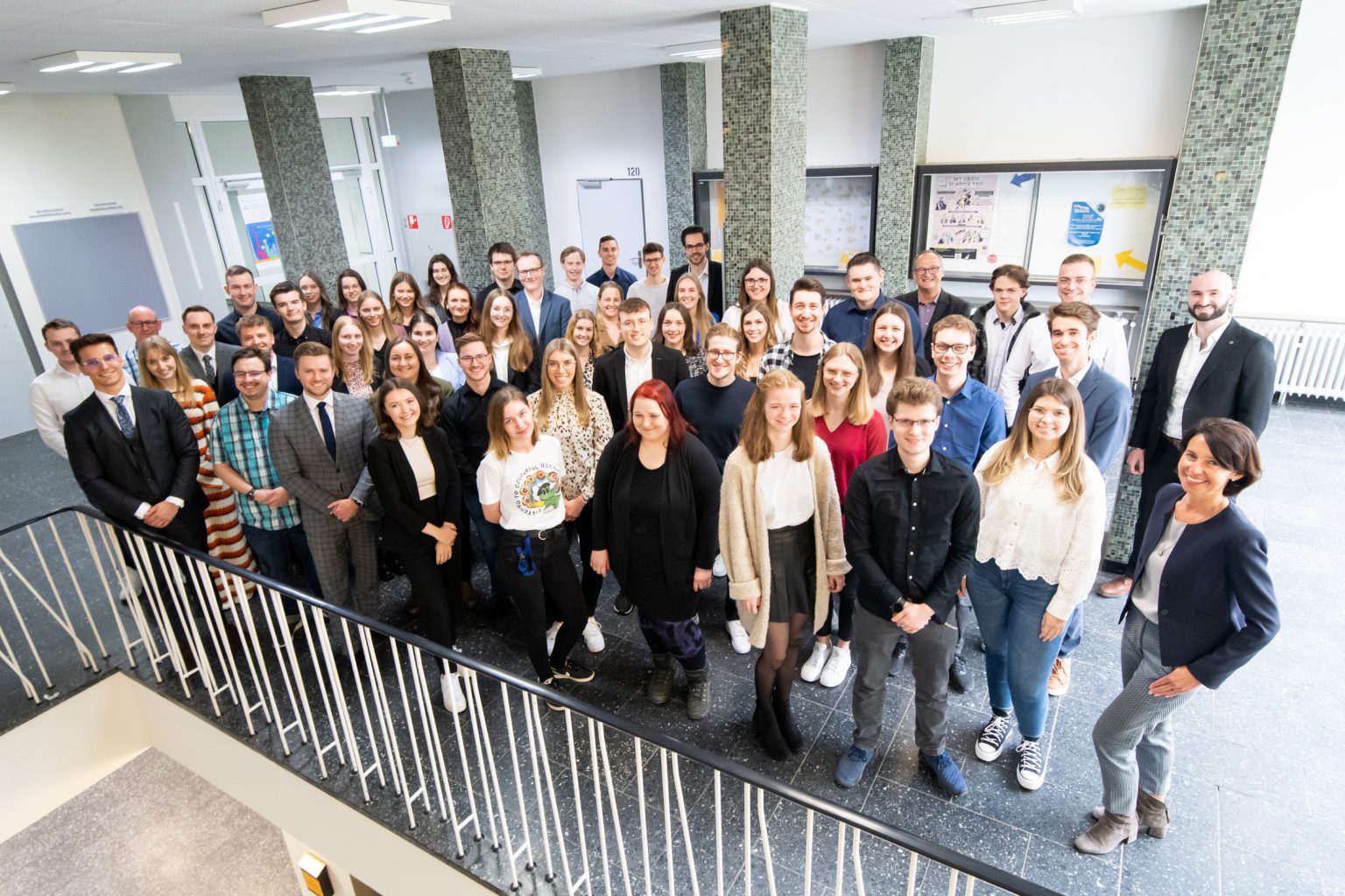 IHK Aachen ehrt 65 Top-Auszubildende aus der Städteregion Aachen ...