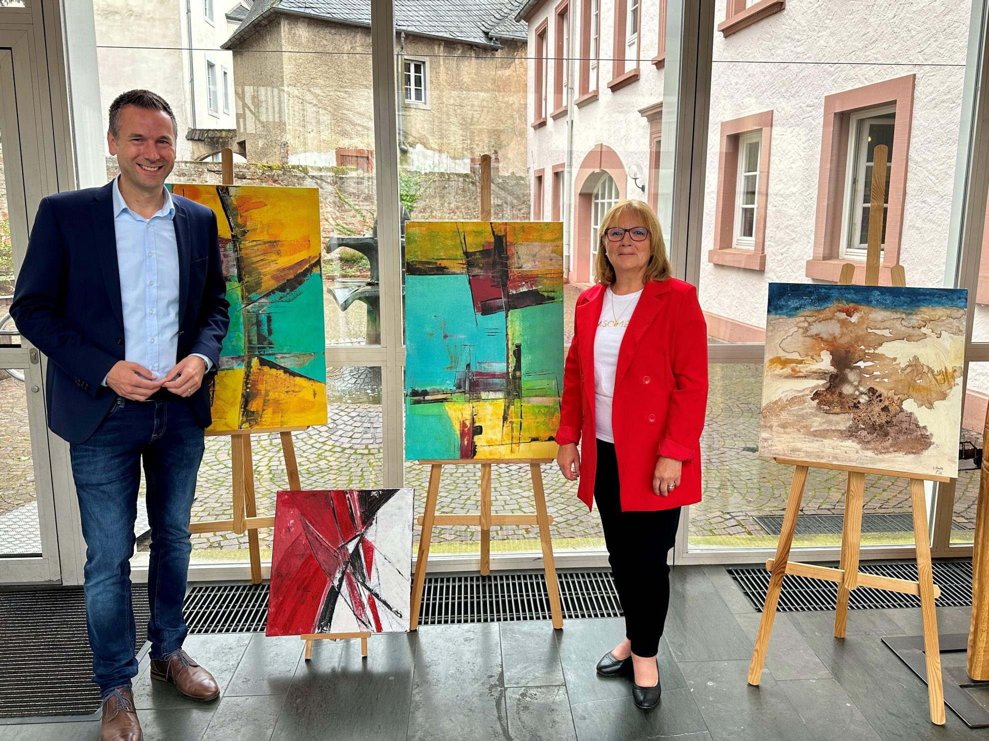 Neue Ausstellungs-Stücke in den Kunst-Schaufenstern der VG Wittlich ...