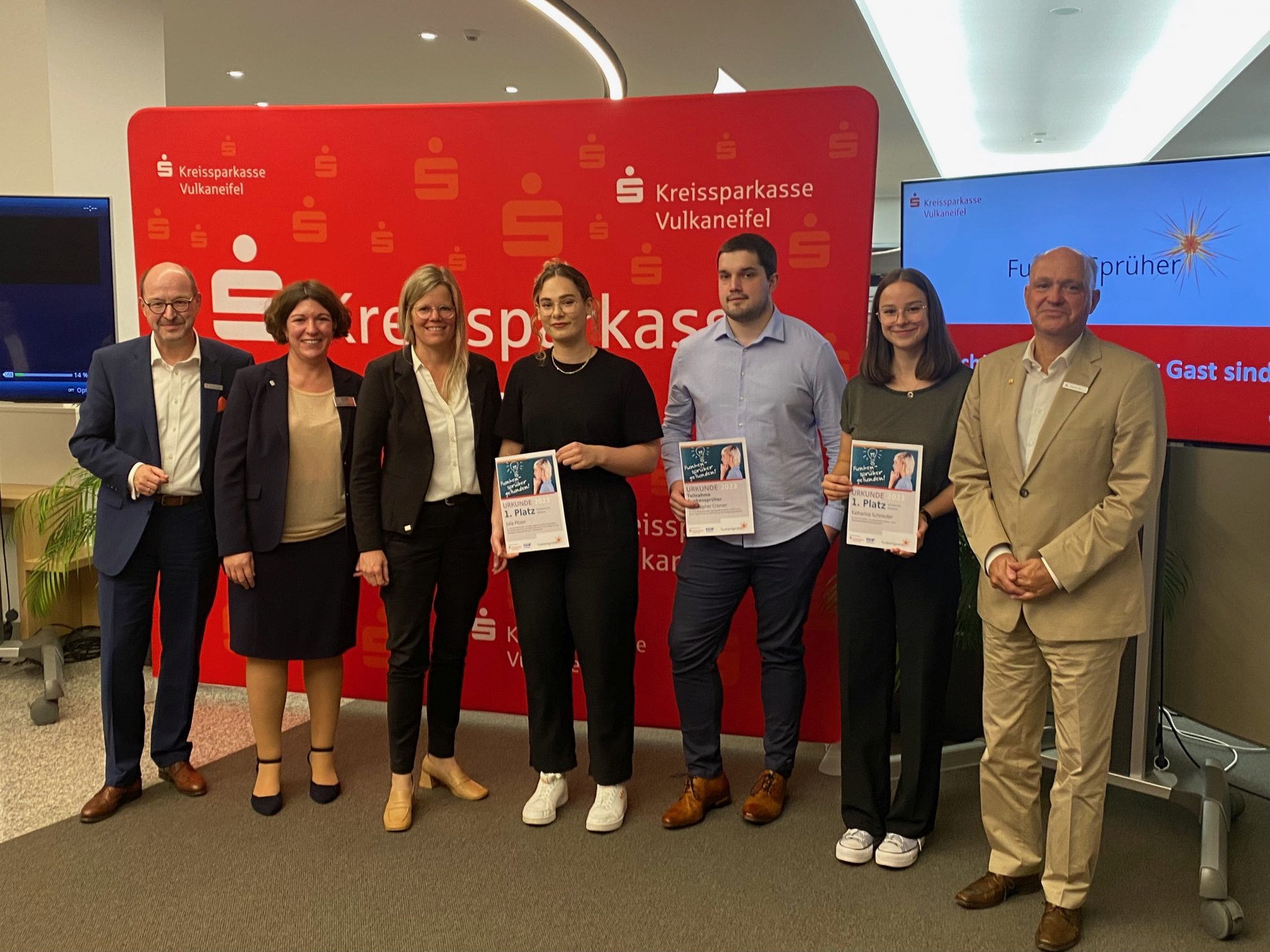 Preisverleihung "FunkenSprüher" in der Kreissparkasse Vulkaneifel in ...