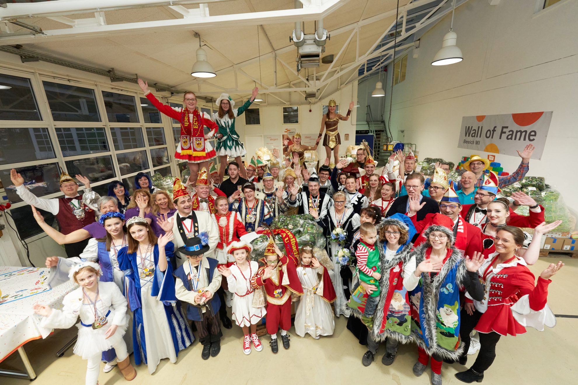 evm-Palettenparty startet - Wurfmaterial für Karnevalsvereine zu ...